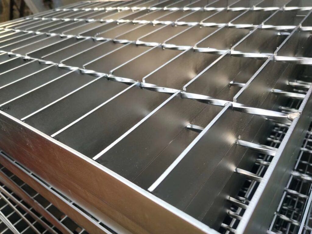 High-Duty Platform Steel Grating for Industrial and Commercial Use