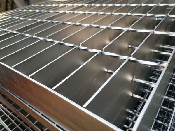 High-Duty Platform Steel Grating for Industrial and Commercial Use