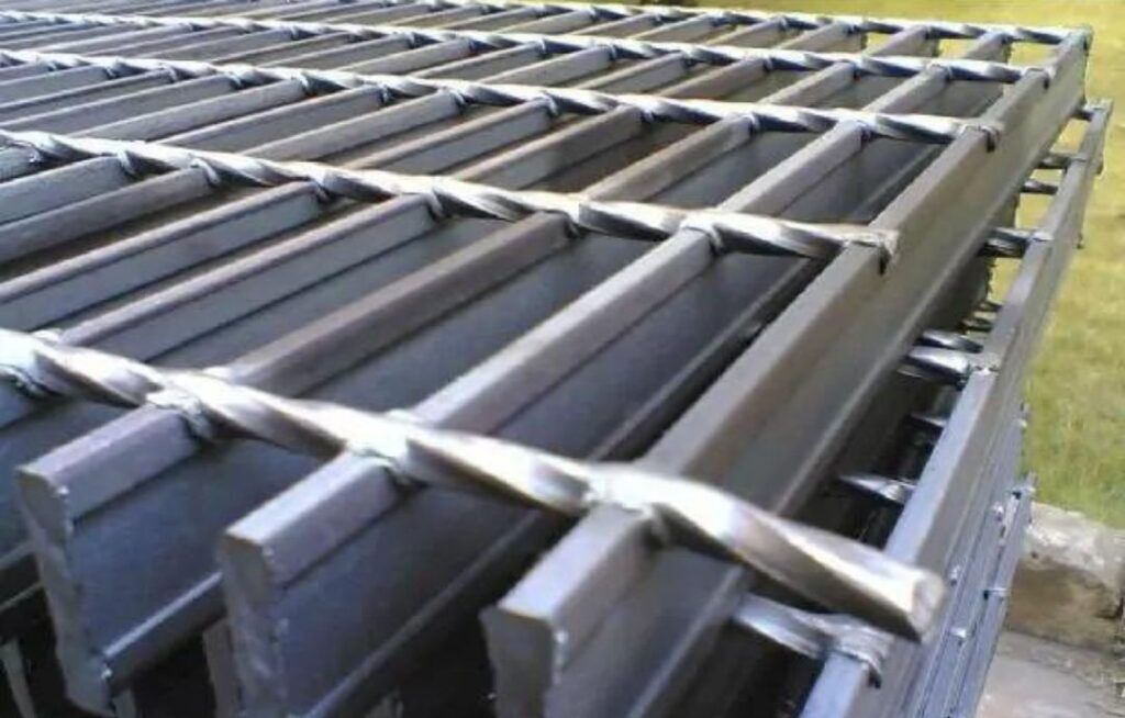 High-Duty Platform Steel Grating for Industrial and Commercial Use