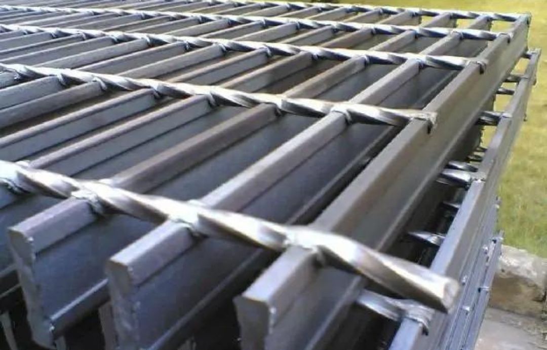 High-Duty Platform Steel Grating for Industrial and Commercial Use