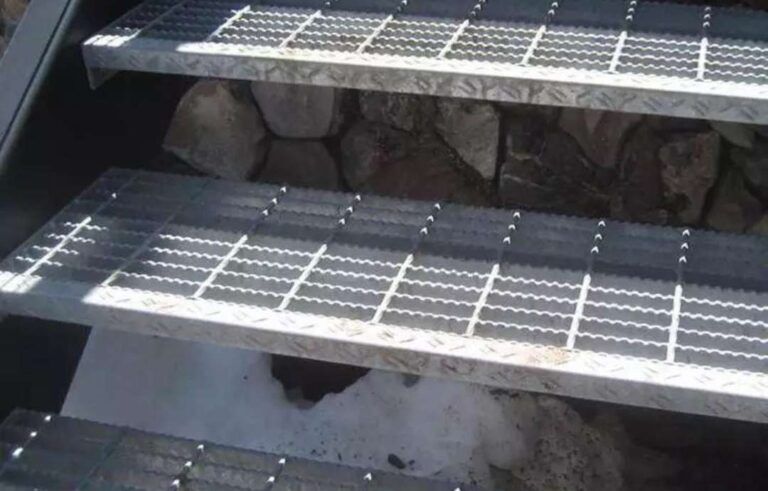 Serrated Welded Steel Grating - Anti-Slip & Durable Grating Solutions