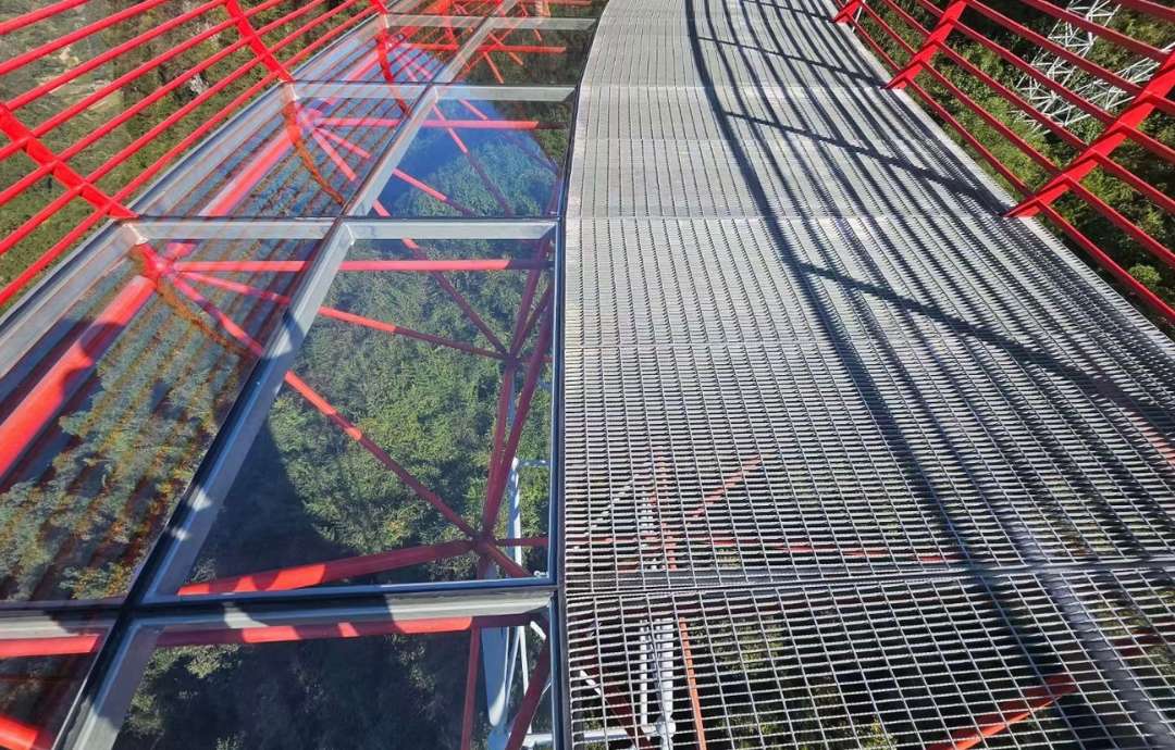 Serrated Welded Steel Grating - Anti-Slip & Durable Grating Solutions